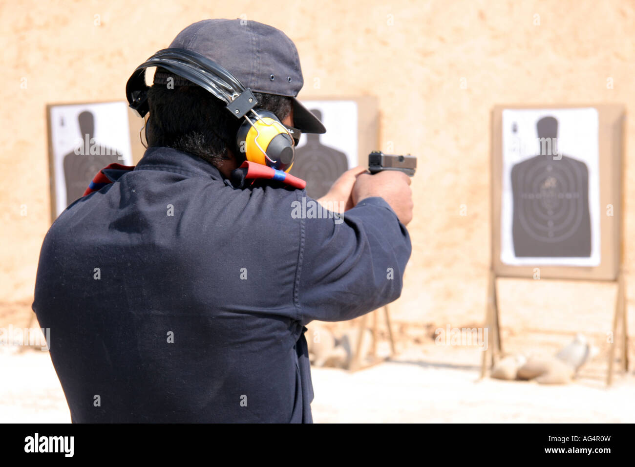 Iraqi police officer on firing range Stock Photo - Alamy
