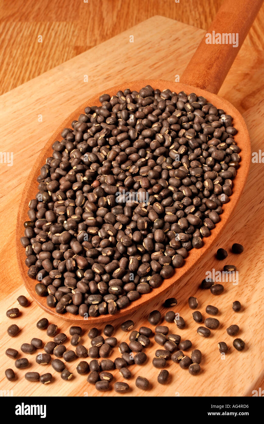 BLACK MUNG BEANS Stock Photo - Alamy