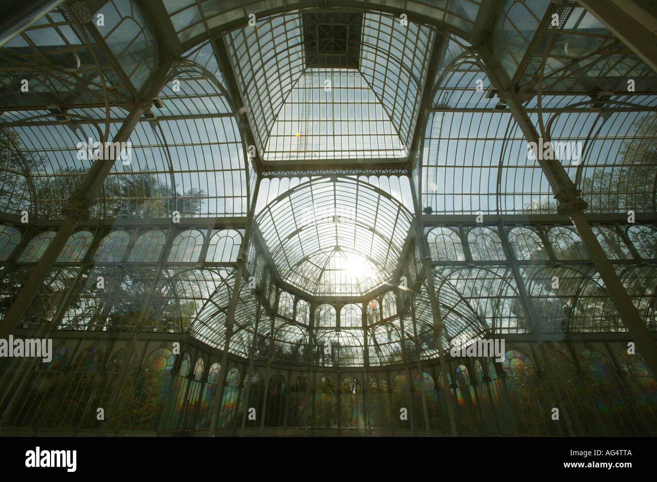 Fondo windows hi-res stock photography and images - Alamy