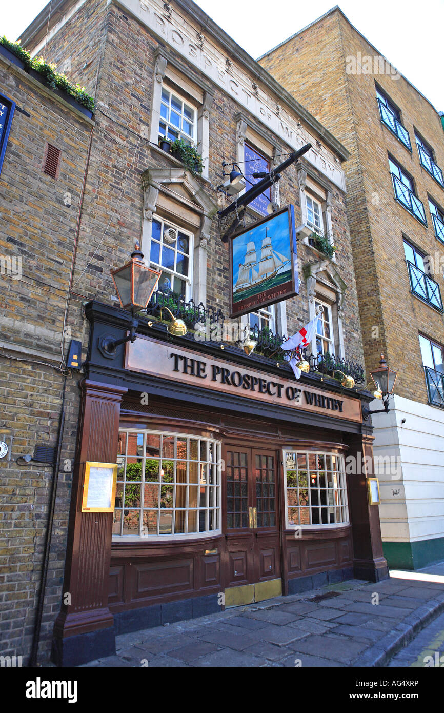 Wapping wall london hi-res stock photography and images - Alamy