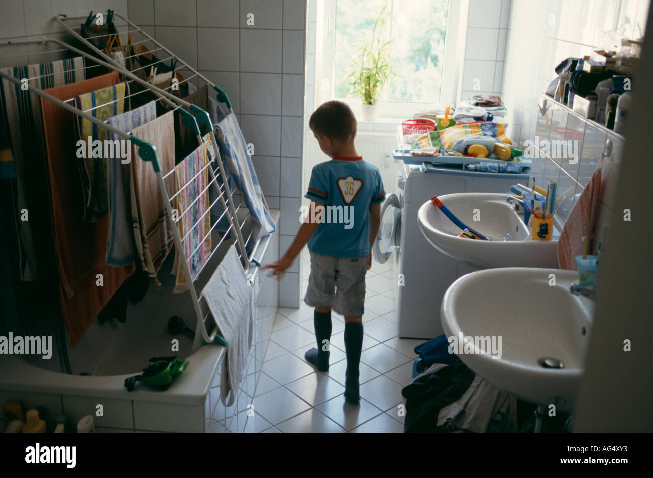 Child left home alone hi-res stock photography and images - Alamy