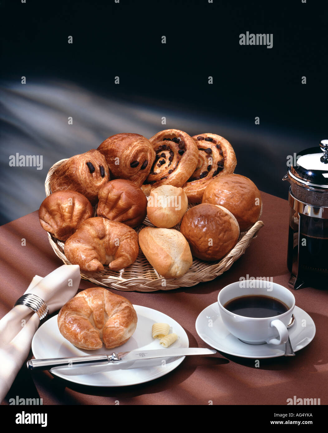 Table set up continental hi-res stock photography and images - Alamy