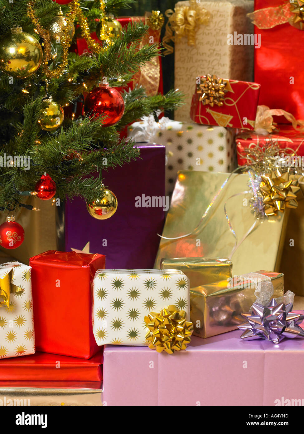 Father christmas with parcel hi-res stock photography and images - Alamy