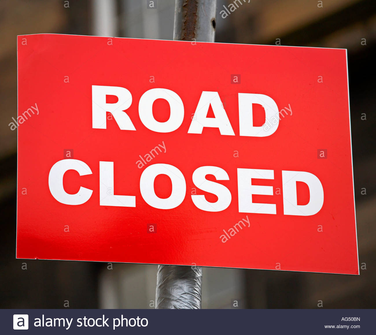 Road closed signpost Stock Photo - Alamy