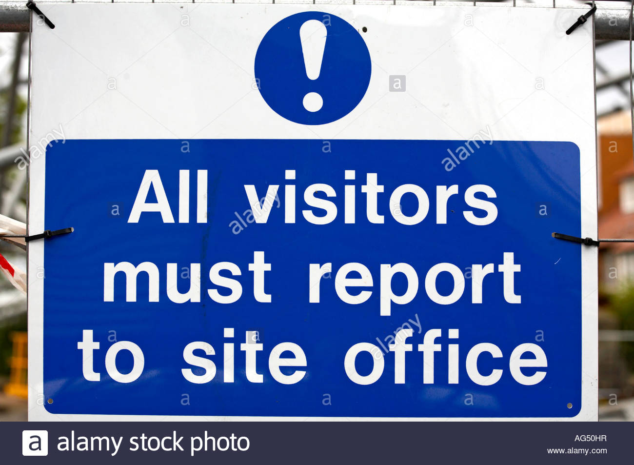 All visitors must report to site office signpost Stock Photo - Alamy