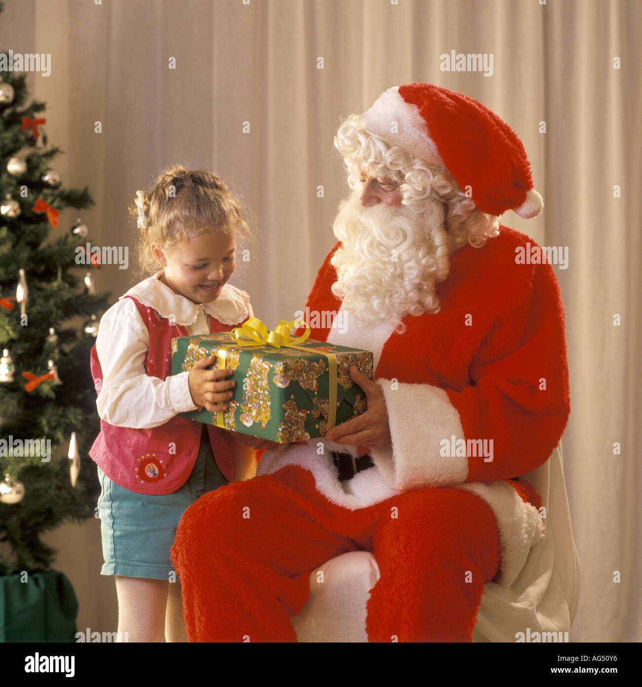 Santa claus gives presents children hi-res stock photography and images ...