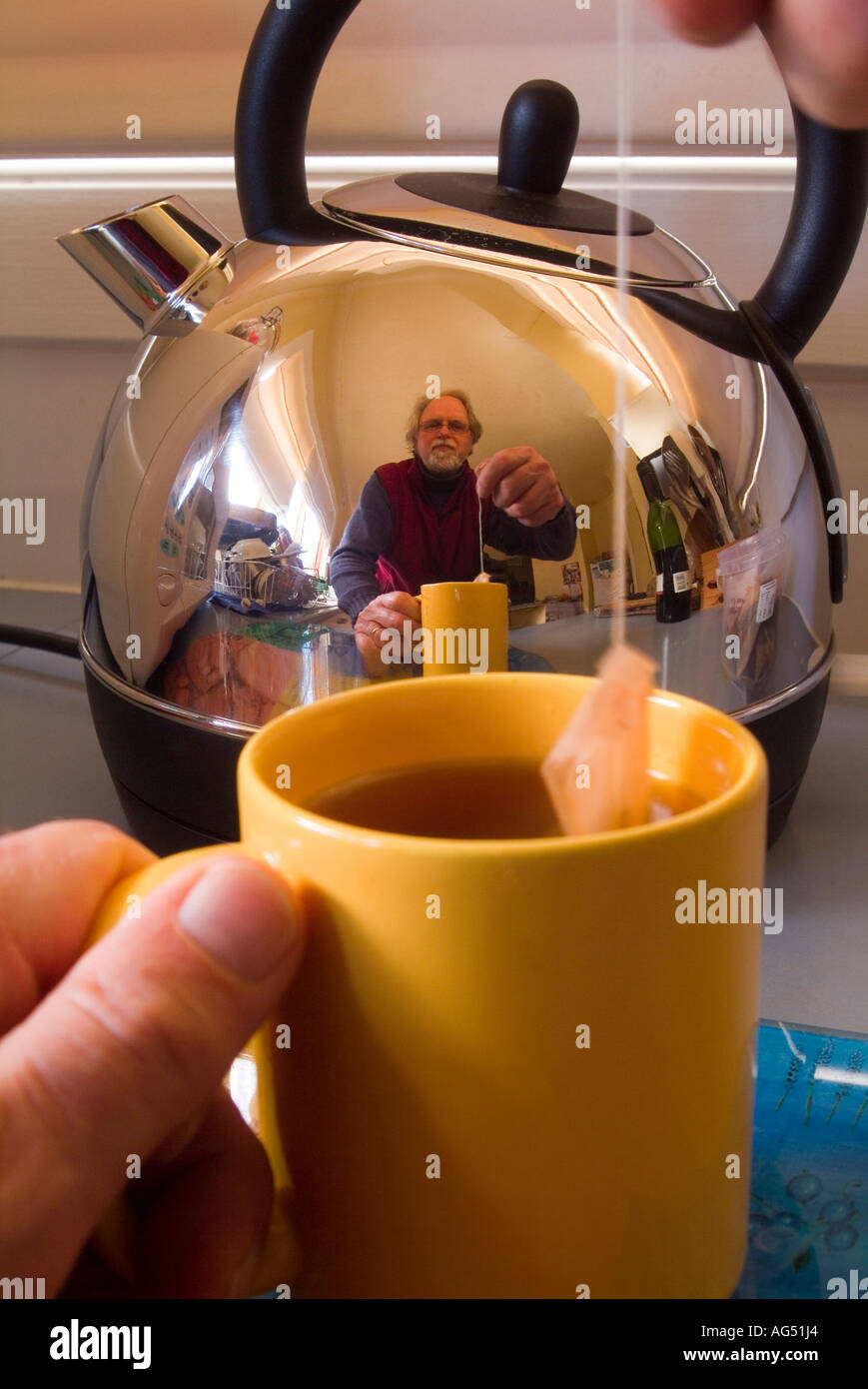 Man making cup of tea and teabag hi-res stock photography and images ...