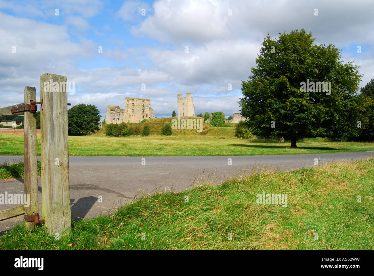 Postcard view of Helmsley Castle Stock Photo - Alamy