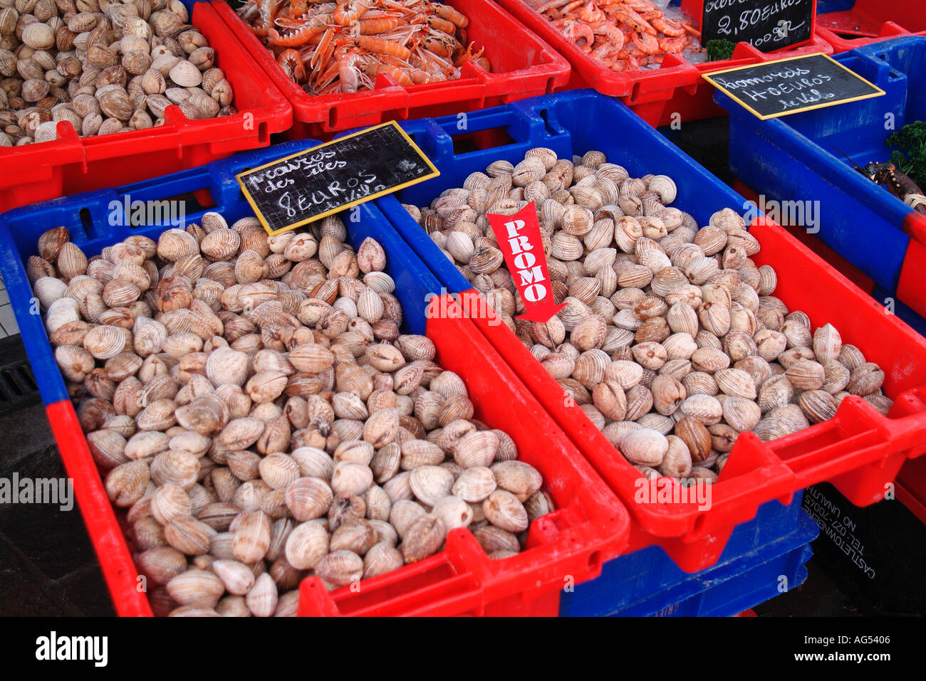 Fishmonger fish box hi-res stock photography and images - Alamy