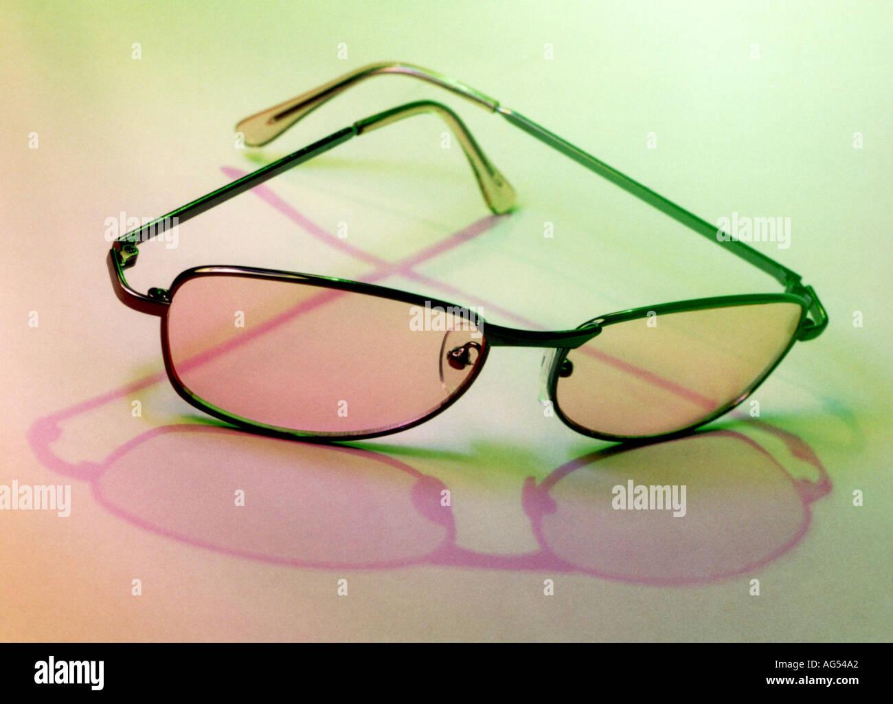 Rose coloured glasses hi-res stock photography and images - Alamy