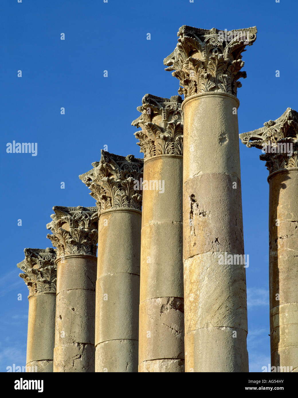 Columns, the ancient Roman ruins of Jaresh, Jordan Stock Photo - Alamy