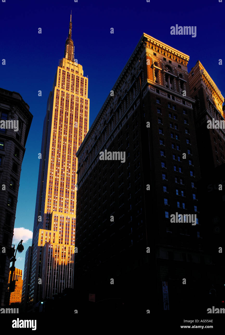 New York Empire State Building in the late afternoon sun Stock Photo ...