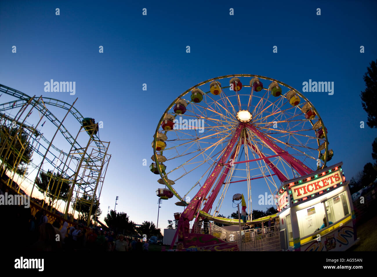 Rides at night at the county fair Stock Photo - Alamy
