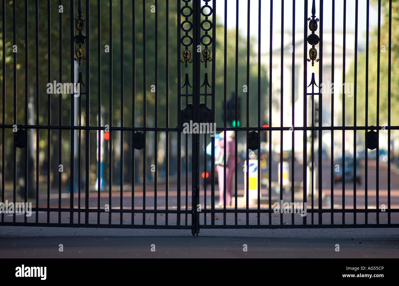 Closed gates of admiralty arch hi-res stock photography and images - Alamy