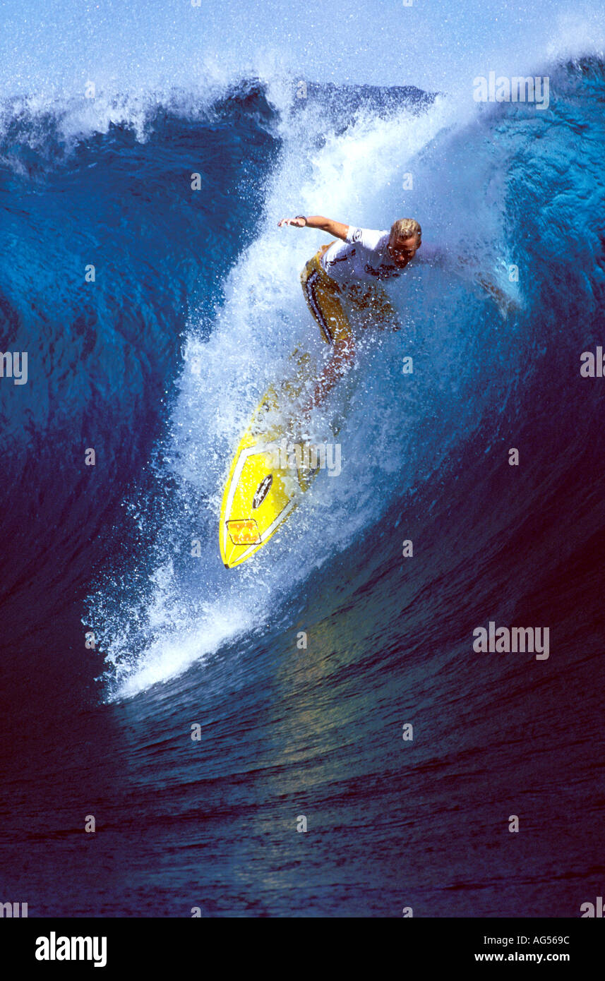 Surfer riding a wave hi-res stock photography and images - Alamy