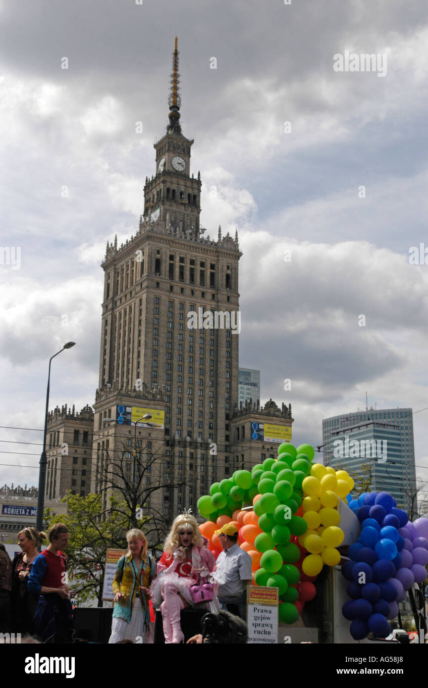 Science floats hi-res stock photography and images - Alamy
