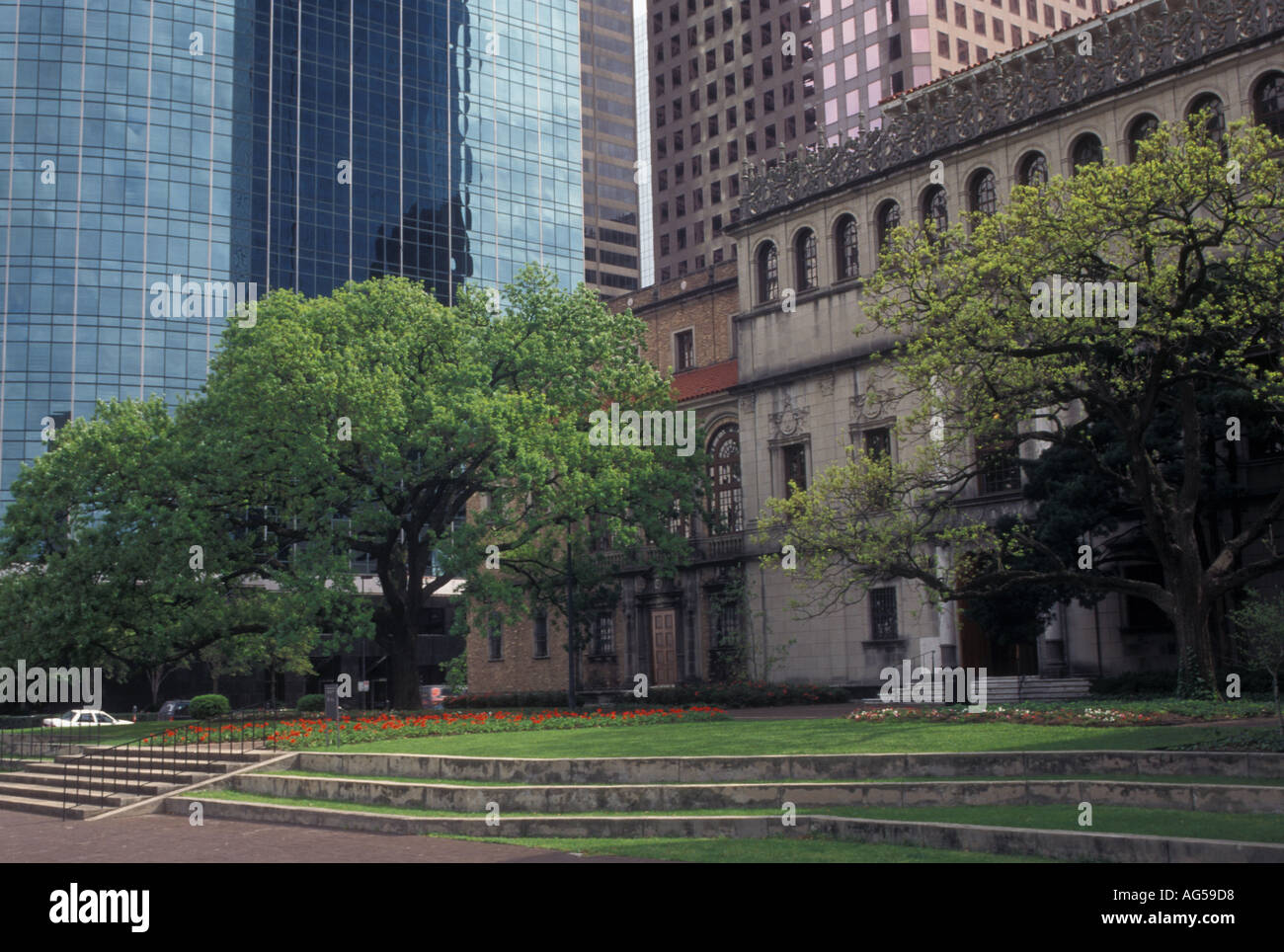 Houston public library downtown hi-res stock photography and images - Alamy