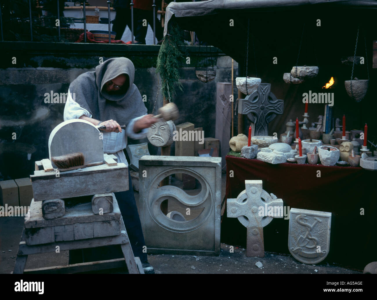 Medieval stonemason hi-res stock photography and images - Alamy