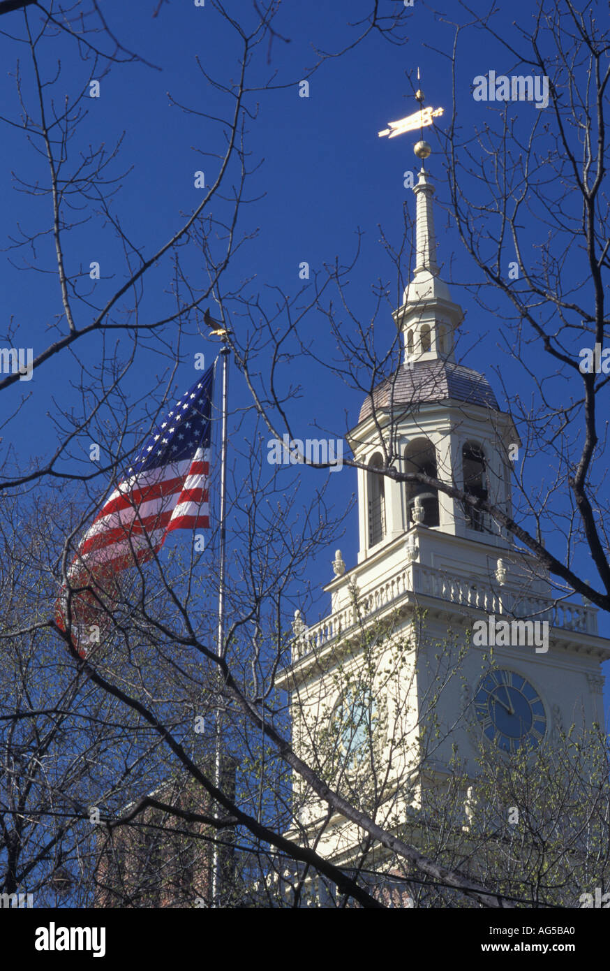 City hall philadelphia flag hi-res stock photography and images - Alamy