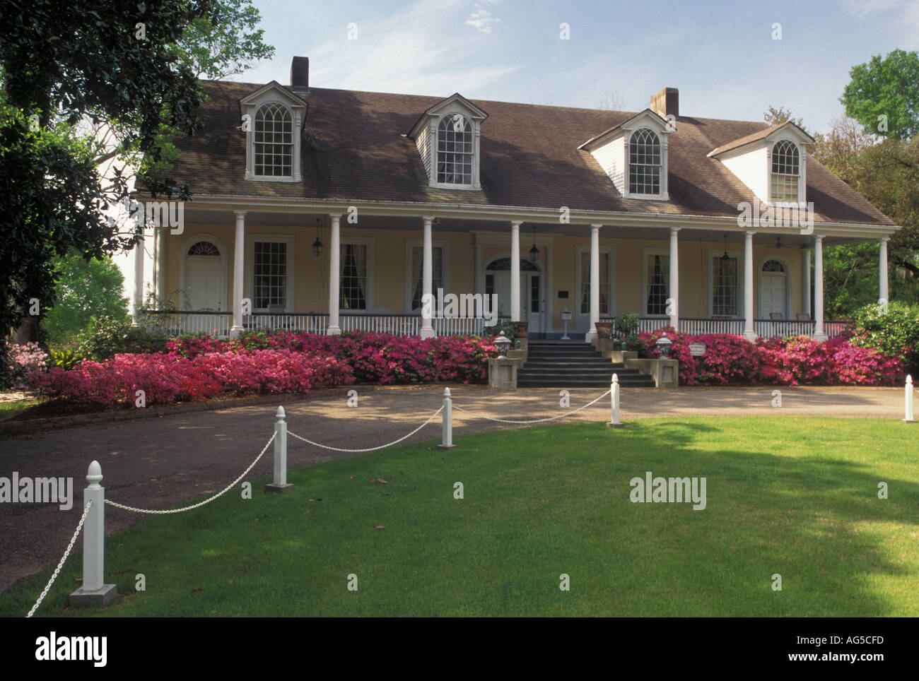 Mississippi natchez spring pilgrimage historic hi-res stock photography ...