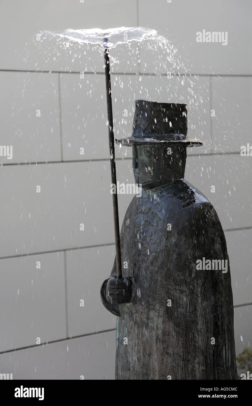 man statue with umbrella fountain Stock Photo - Alamy