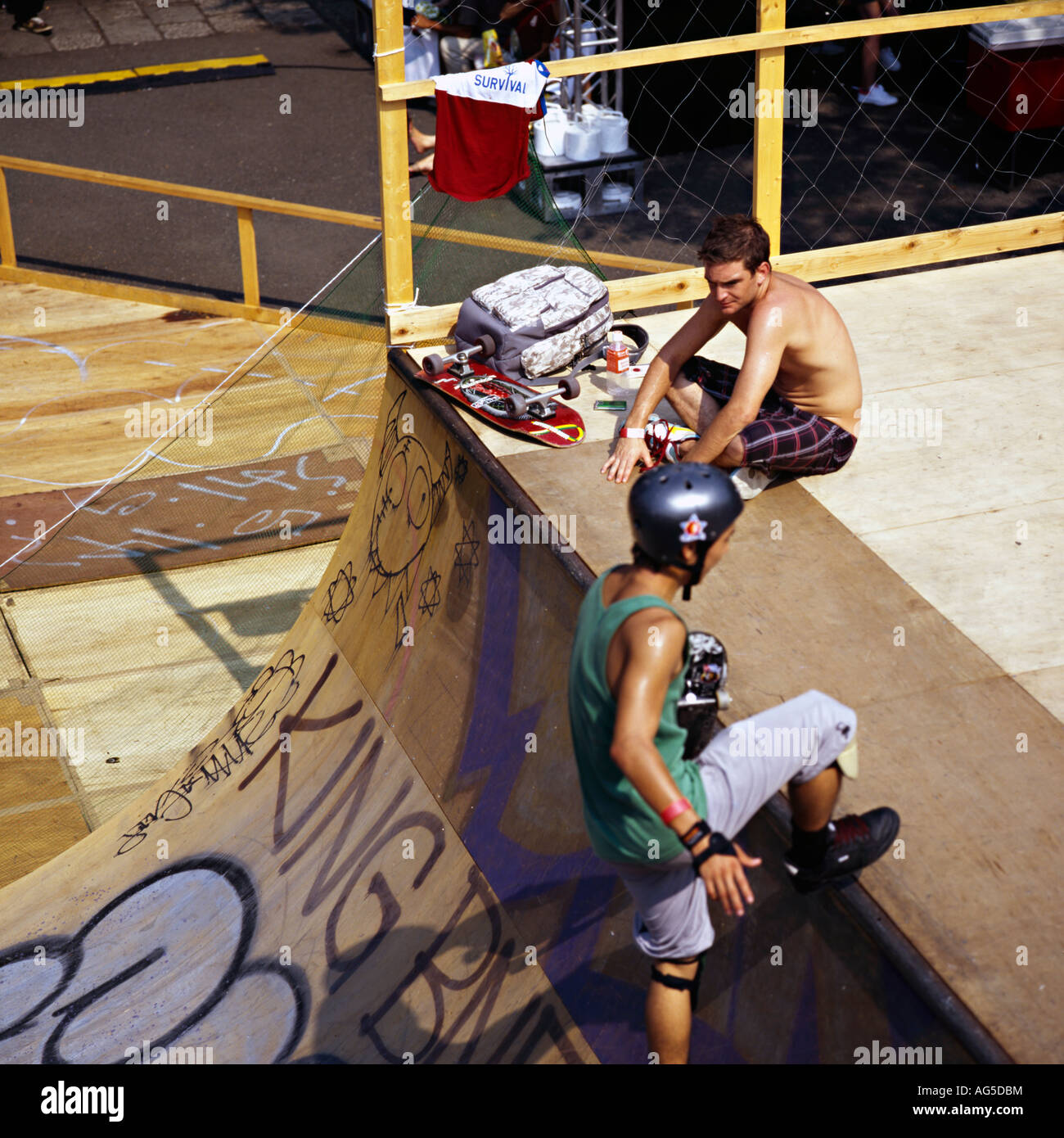 Skateboard half pipe helmet hi-res stock photography and images - Alamy