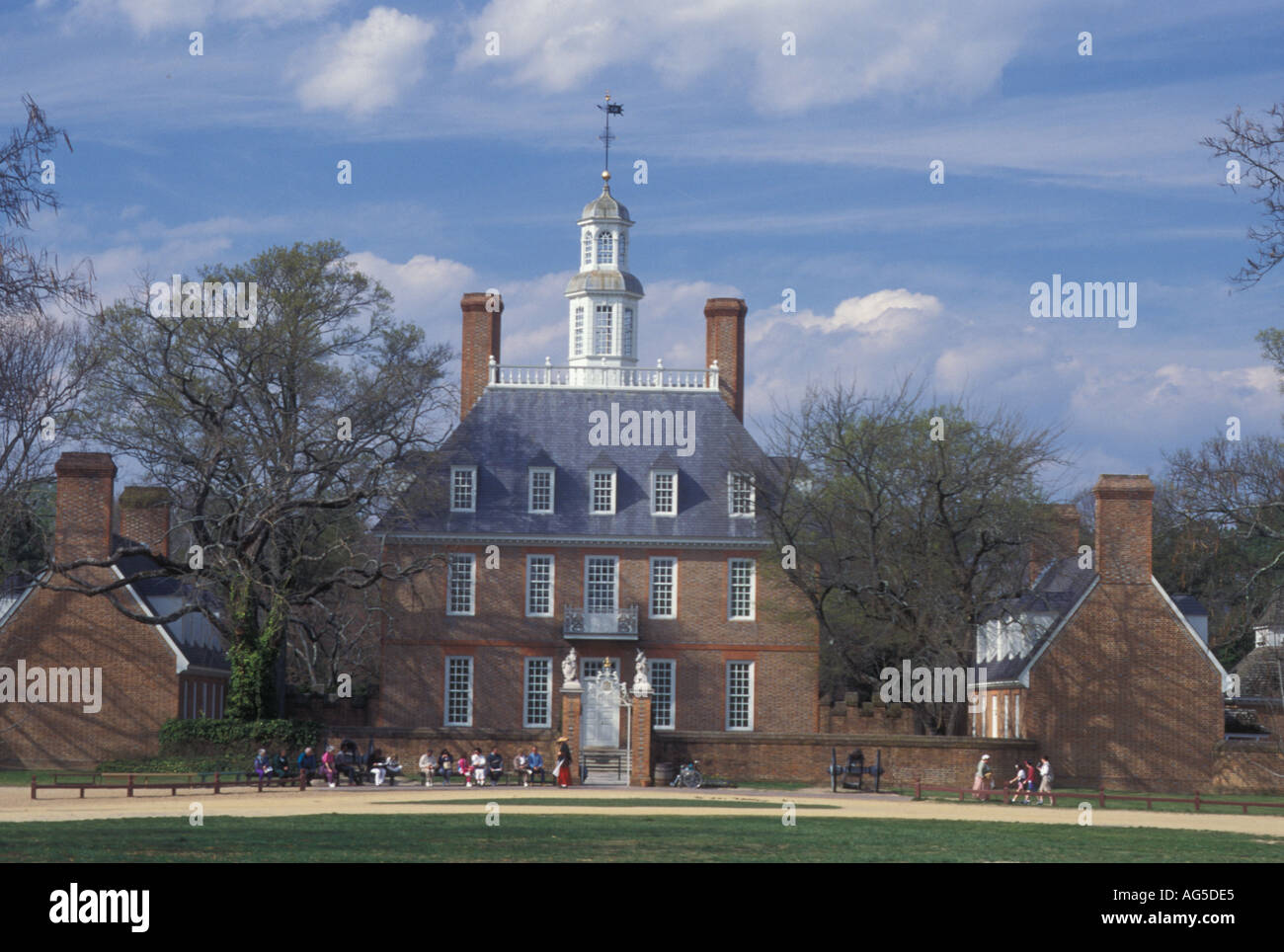 Williamsburg usa heritage building hi-res stock photography and images ...