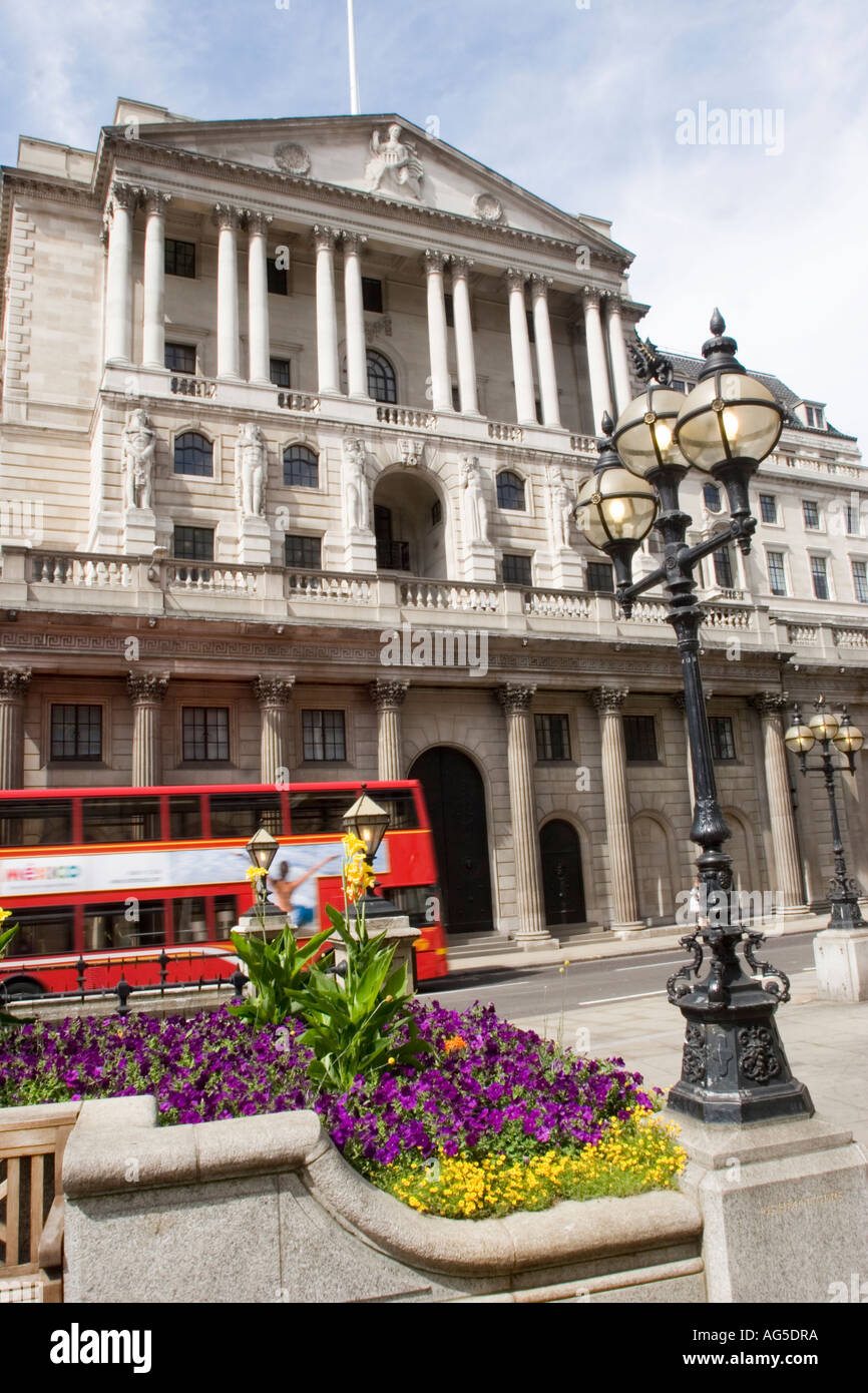 The Bank of England, Threadneedle Street in the City of London The Old ...
