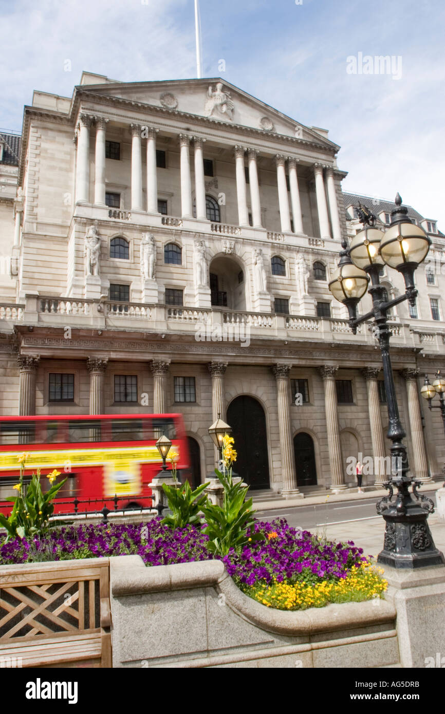 Old bank street hi-res stock photography and images - Alamy