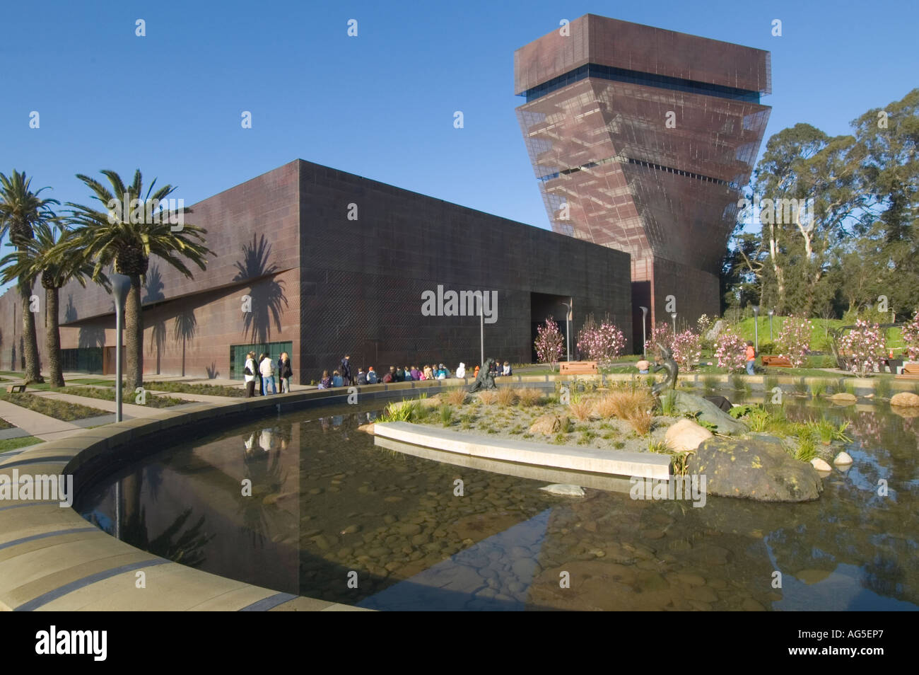 School trip to museum hi-res stock photography and images - Alamy