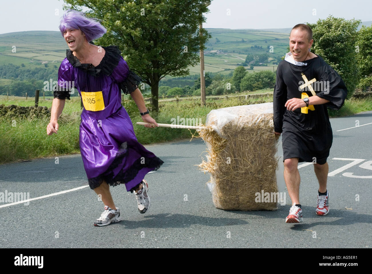 Runners in the 2006 Oxenhope Straw Race Stock Photo - Alamy