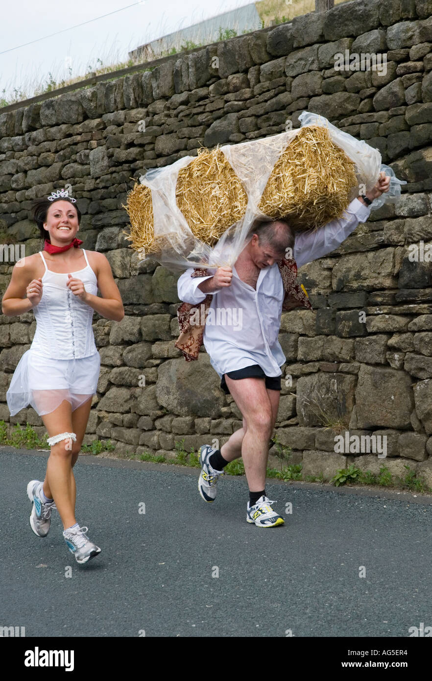 Runners in the 2006 Oxenhope Straw Race Stock Photo - Alamy