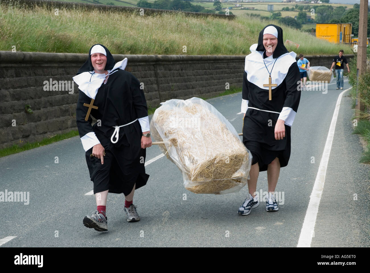 Dressed as nuns hi-res stock photography and images - Alamy