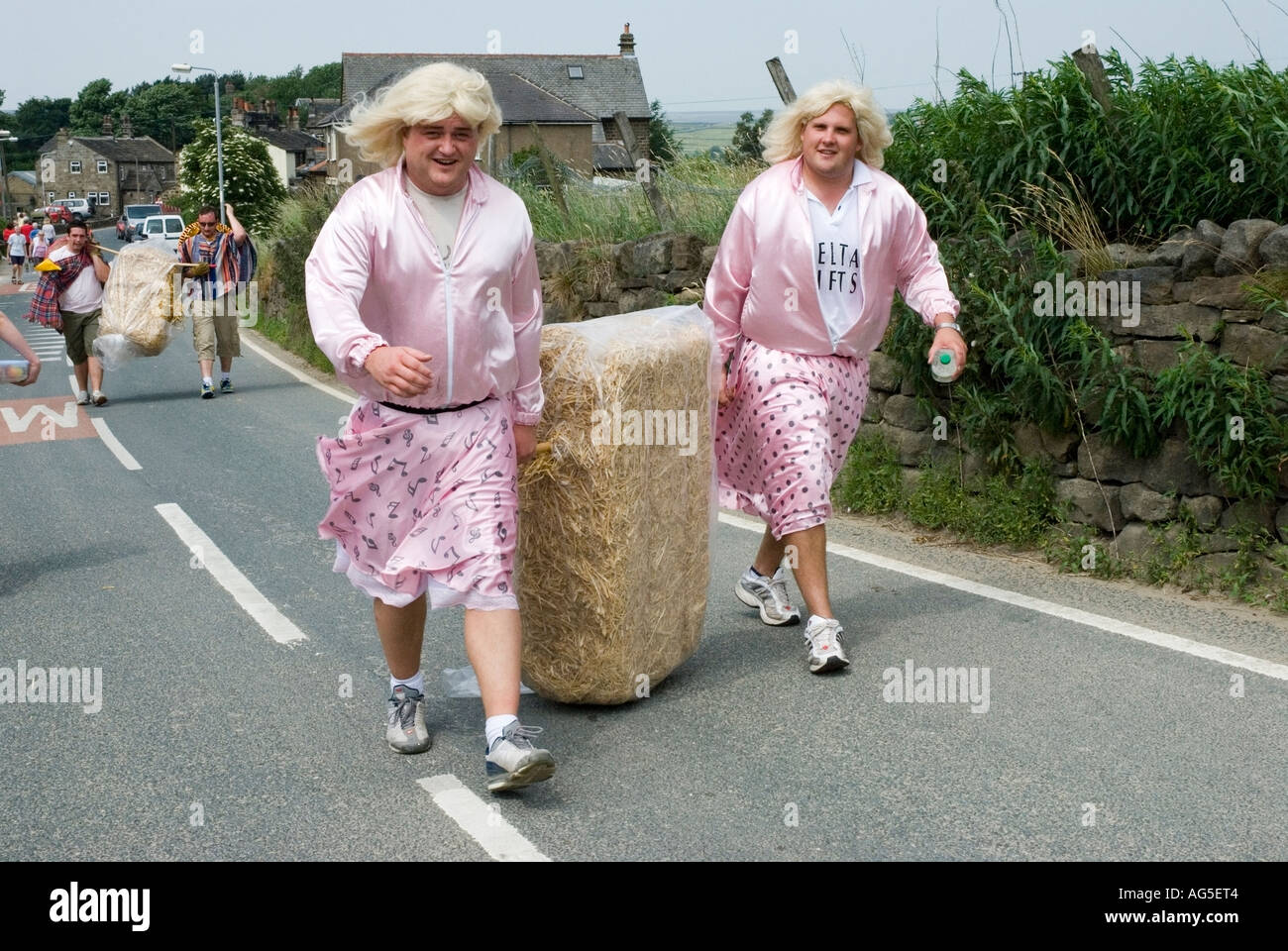 Runners in the 2006 Oxenhope Straw Race Stock Photo - Alamy