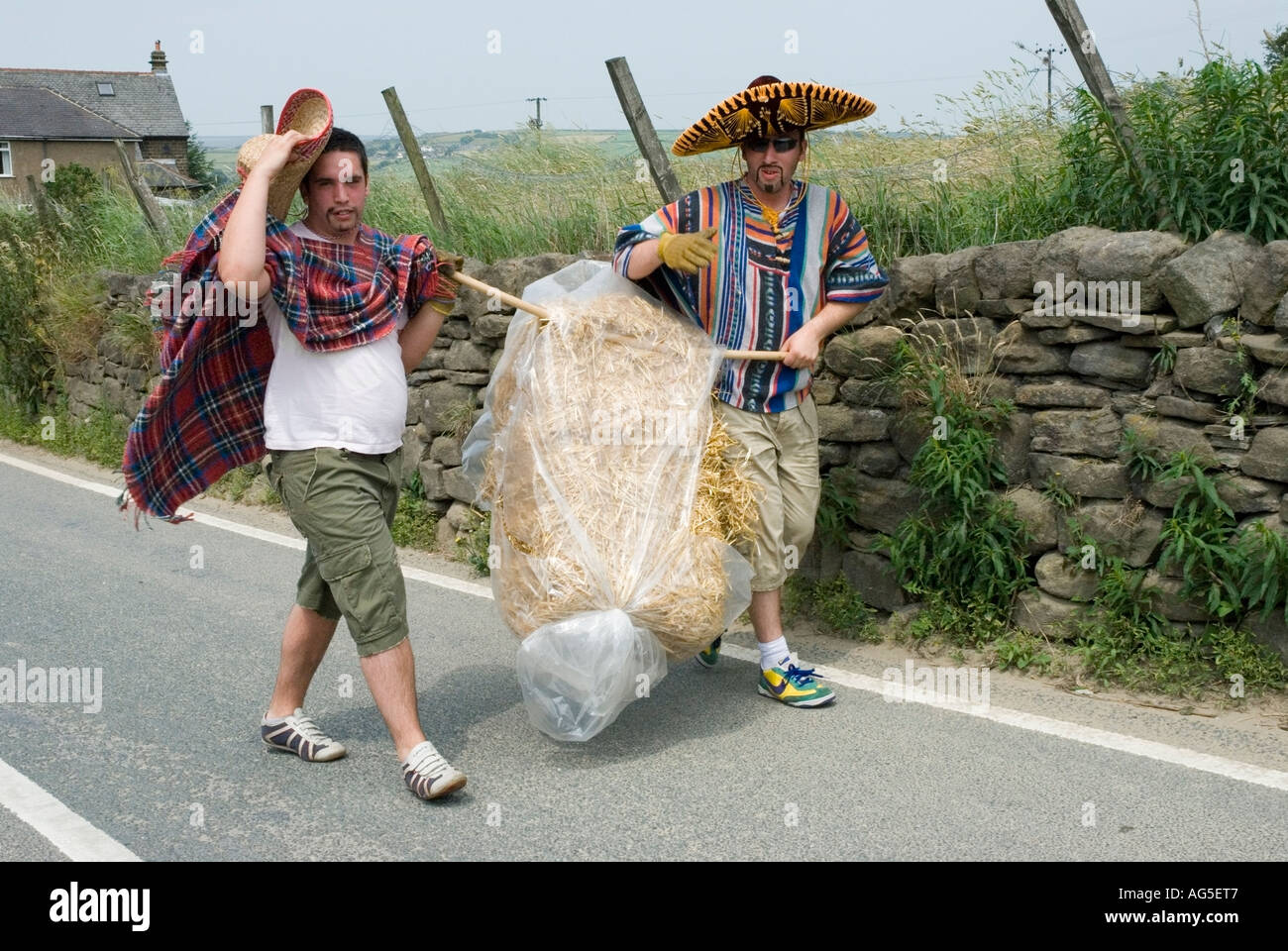 Runners in the 2006 Oxenhope Straw Race Stock Photo - Alamy