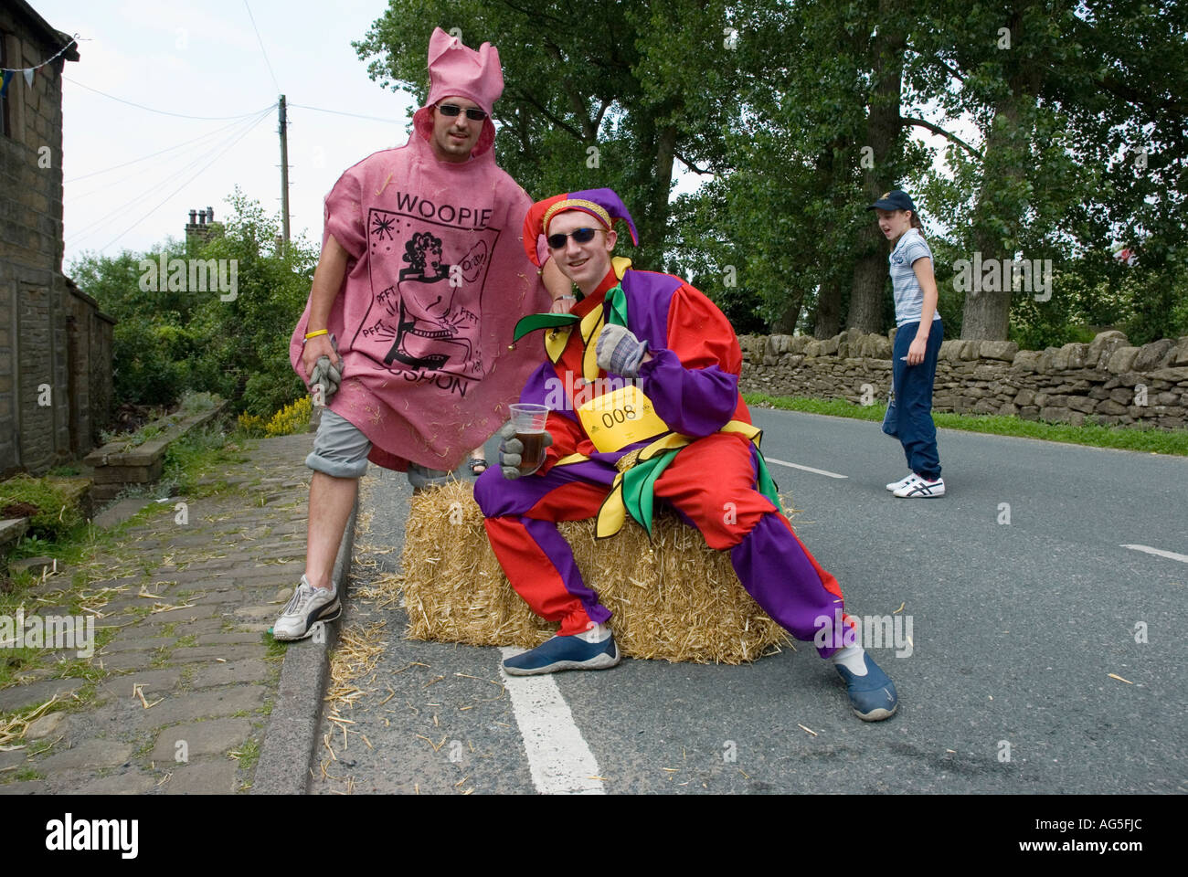 Runners in the 2006 Oxenhope Straw Race Stock Photo - Alamy