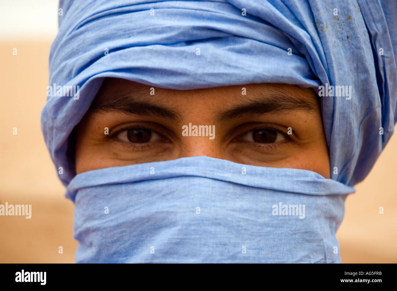 Mauritanian Tuareg nomad in the Sahara Stock Photo - Alamy