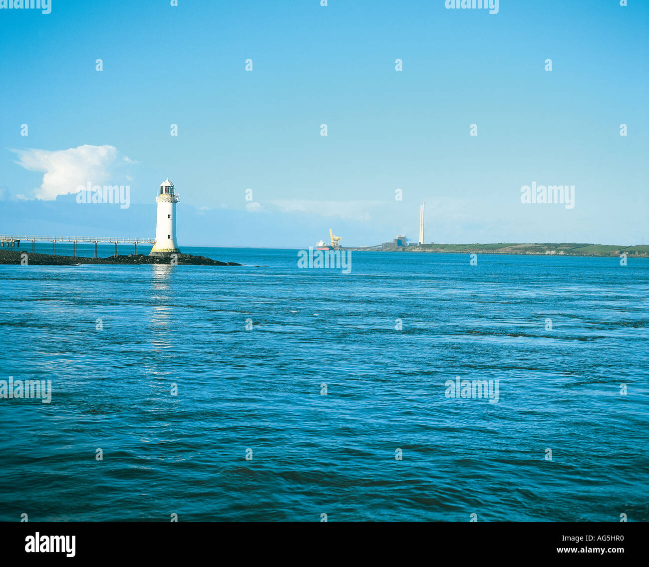 inshore lighthouse on irelands longest river/sea estuary Stock Photo ...