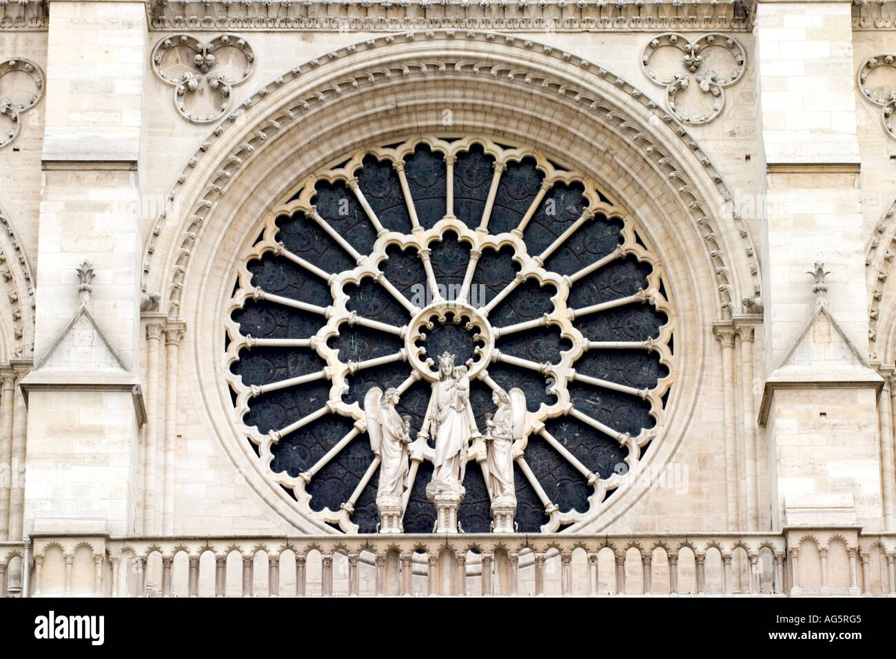 Ornamental carving on Notre Dame against the circular rose window Stock ...