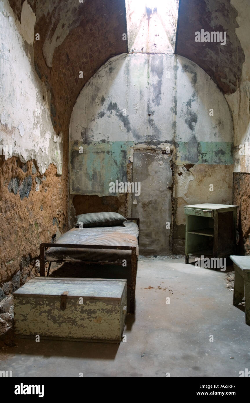 Single prison cell hi-res stock photography and images - Alamy