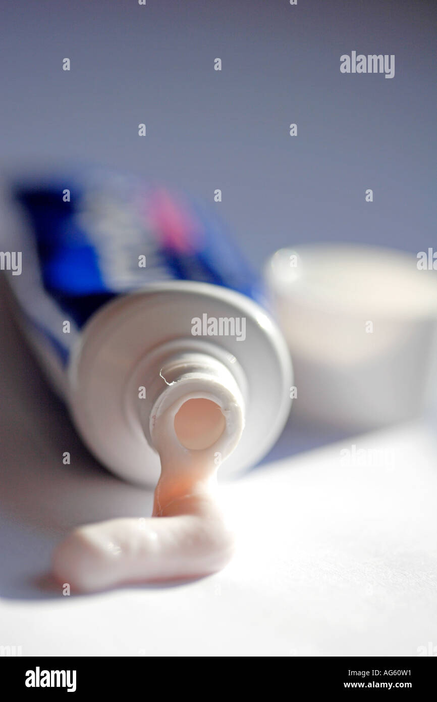 Toothpaste squeeze out hi-res stock photography and images - Alamy
