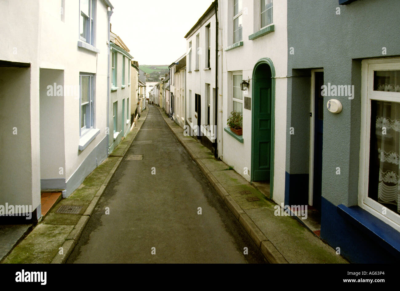 Narrow street road lane hi-res stock photography and images - Alamy