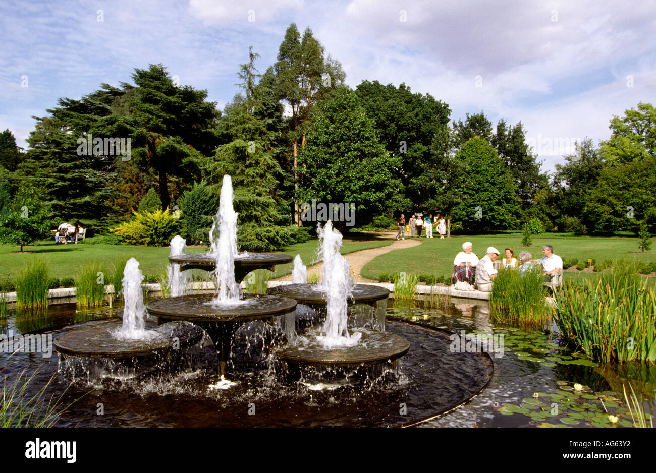 Cambridge university botanical gardens hi-res stock photography and ...