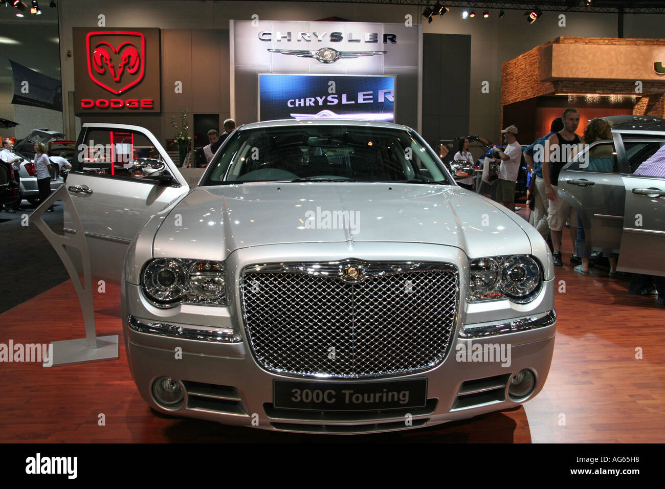 Chrysler 300c at the 2006 British International Motor Show at London ...