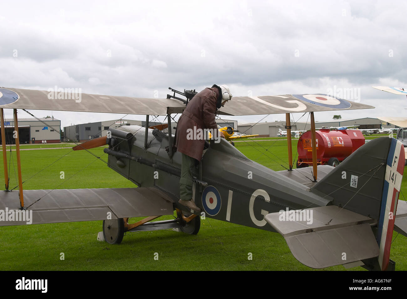 Elderly pilot hi-res stock photography and images - Alamy