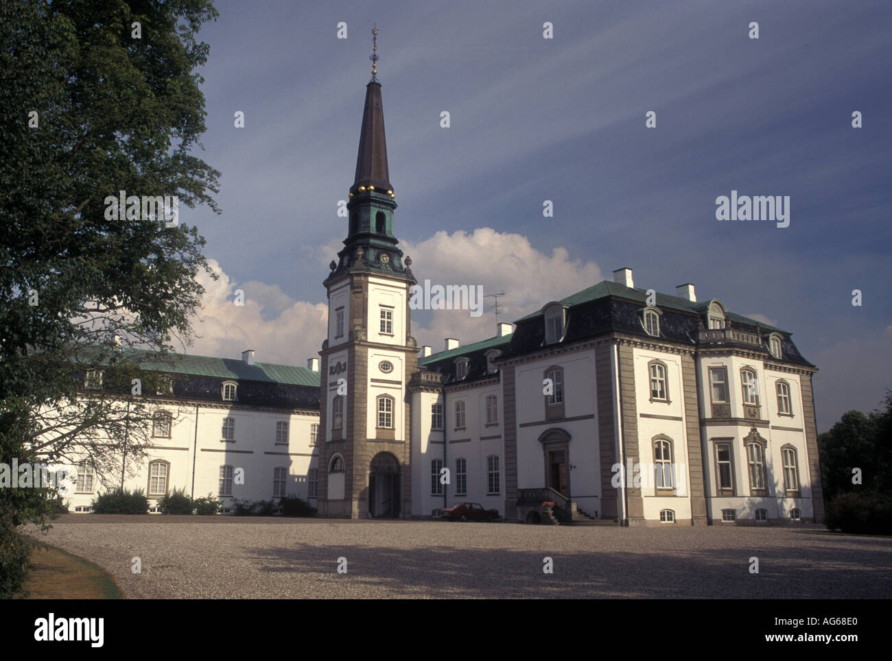 Aristocracy island hi-res stock photography and images - Alamy