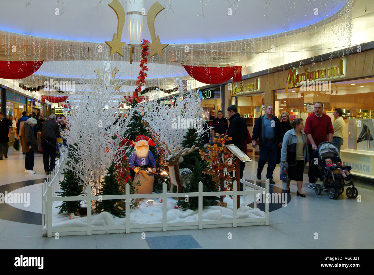 Cite europe shopping calais hi-res stock photography and images - Alamy