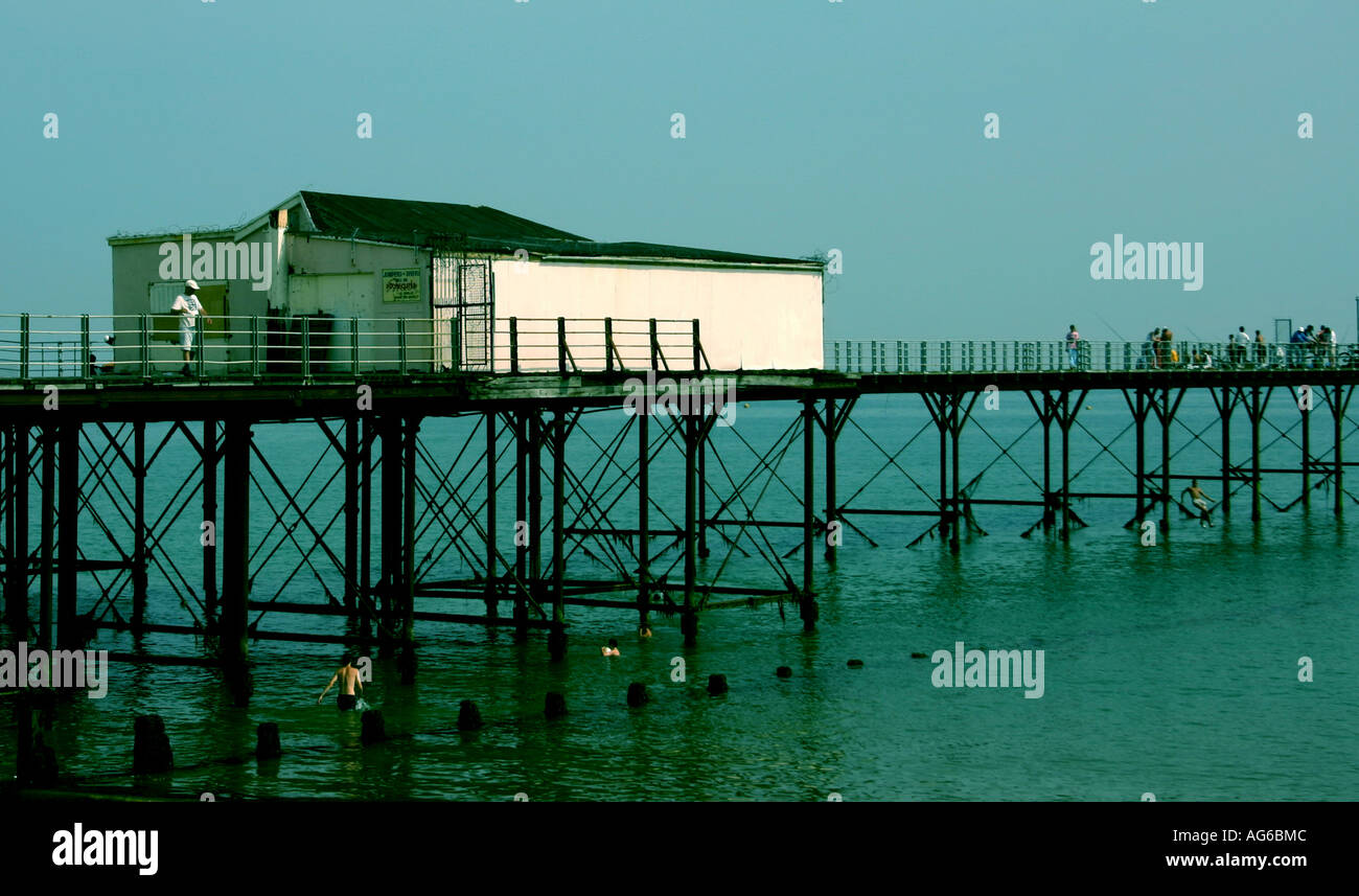 Bognor regis pier and fisherman hi-res stock photography and images - Alamy