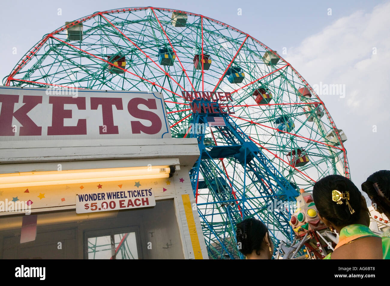 Ticket booth and Wonder Wheel ferris wheel at Coney Island fairground ...