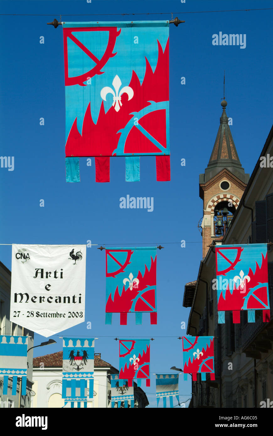 Medieval flags and banners hi-res stock photography and images - Alamy